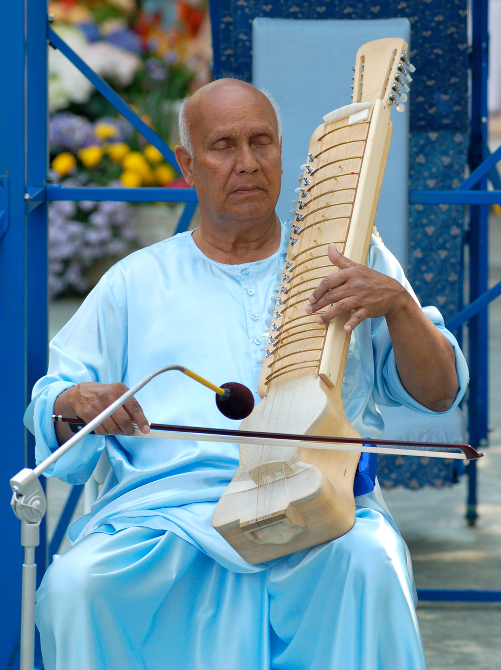 esraj – SRI CHINMOY PHOTOS