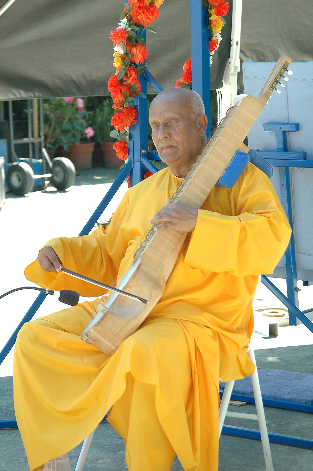 Playing esraj on “Aspiration-Ground”, 2004 – SRI CHINMOY PHOTOS