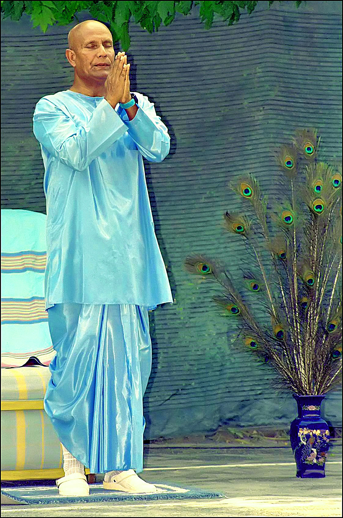 Standing Meditation at “Aspiration-Ground” – SRI CHINMOY PHOTOS